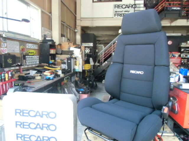 レカロ is81 CT黒 オーダー品＋持込み品 2脚装着 三菱 デリカD:5 - レカロ屋♪フリースタイルRSFマイスター日記