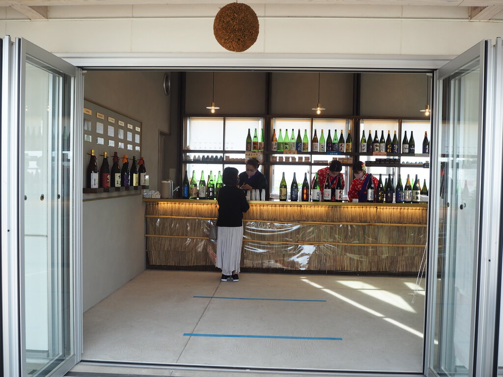 全国初！駅ホーム直結の日本酒バー「HAMA BAR」と「肥前浜宿酒まつり」と「祐徳稲荷神社」と「海中鳥居」と「竹崎城址」からの「フルーツバス停 ...