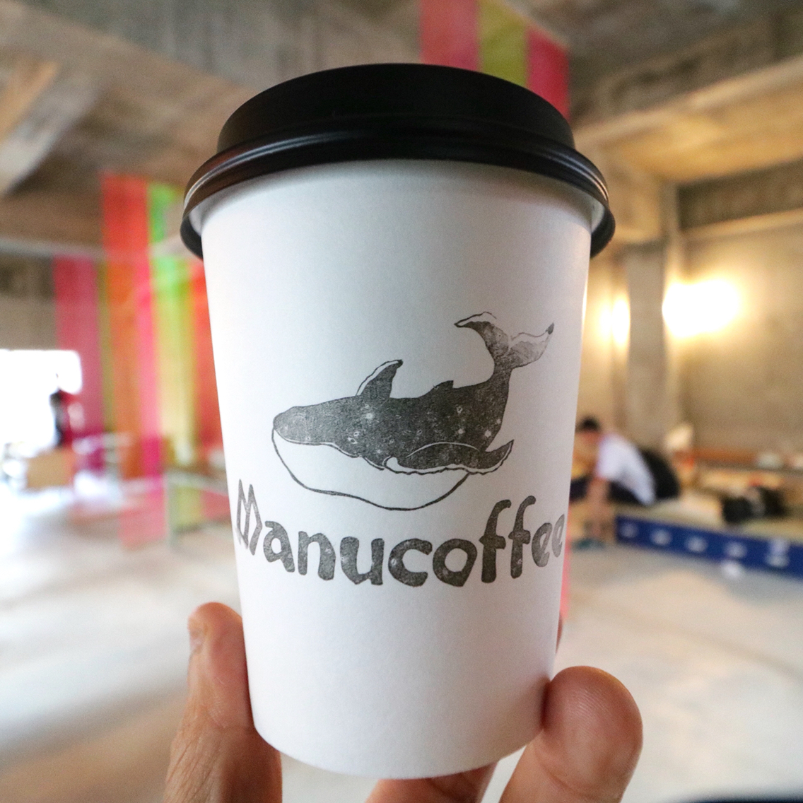 「manu coffee roasters クジラ店」開店レポート。薬院駅近くの焙煎所を備えた屋上付きビル店舗。クジラは「平尾」から。 : フ ...