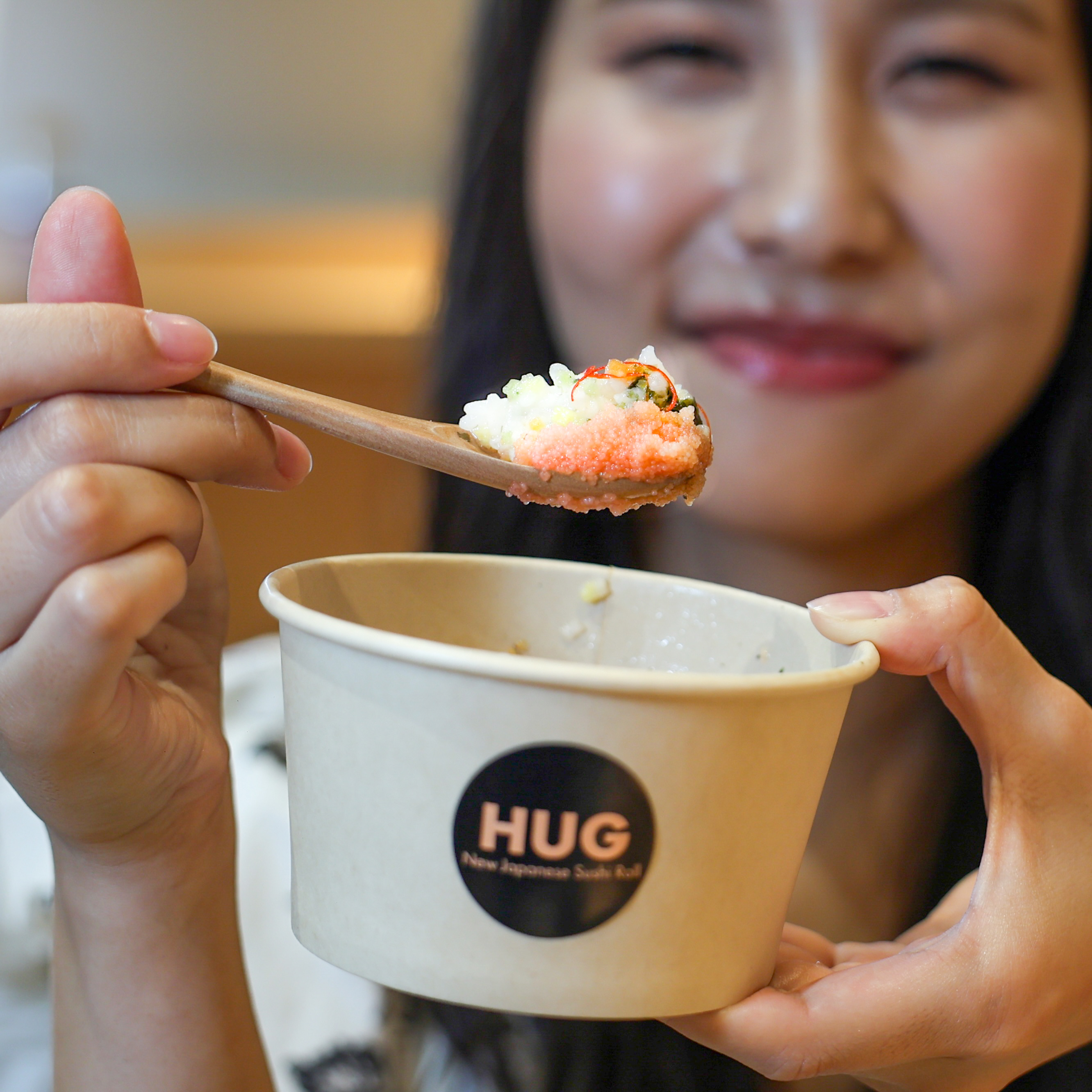 「SUSHI ROLL HUG 福岡空港店」レポート。九州・有明海産の一番摘み最高級焼き海苔使用の食品を提供。北海道発「K.L.I.M」も ...