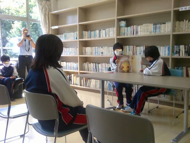 LR委員会読み聞かせ : 平取町立振内中学校