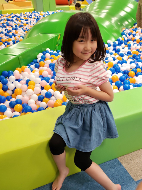 【画像】女子小学生、おっぱいがデカすぎる 画像あつめーる
