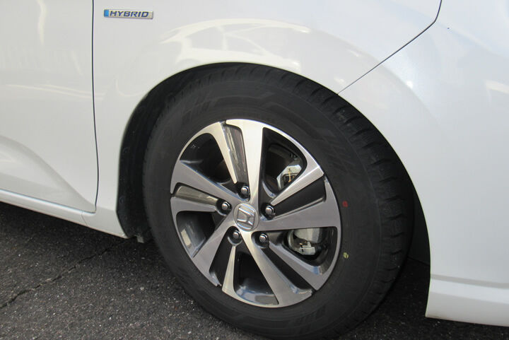 フリード＋ハイブリッド：エンジンオイル交換＆スタッドレスタイヤに履き替えました : ガレージバウムの作業日記