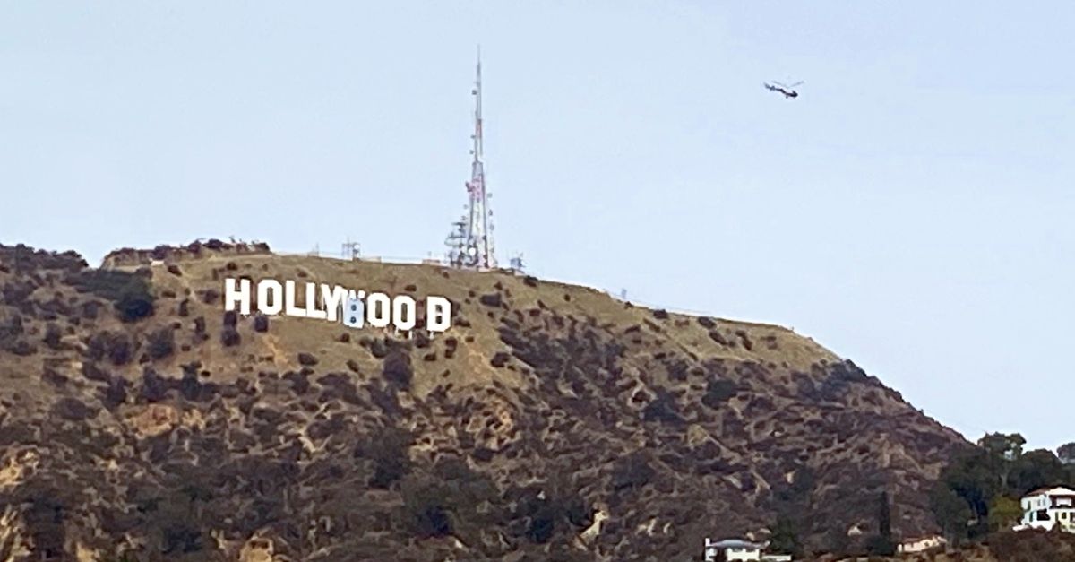 『HOLLYWOOD』→『HOLLYBOOB』にしようとした6人逮捕www : 衝撃芸能スキャンダル