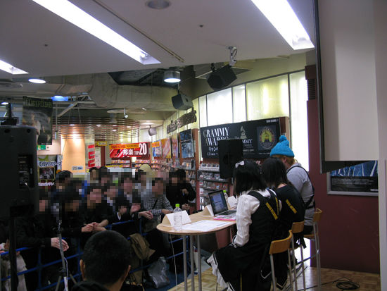 Getchu.com：げっちゅブログ:『Blog 5pb.！』第237回 naoちゃんが制服に!? DystopiaGroundイベントで大活躍