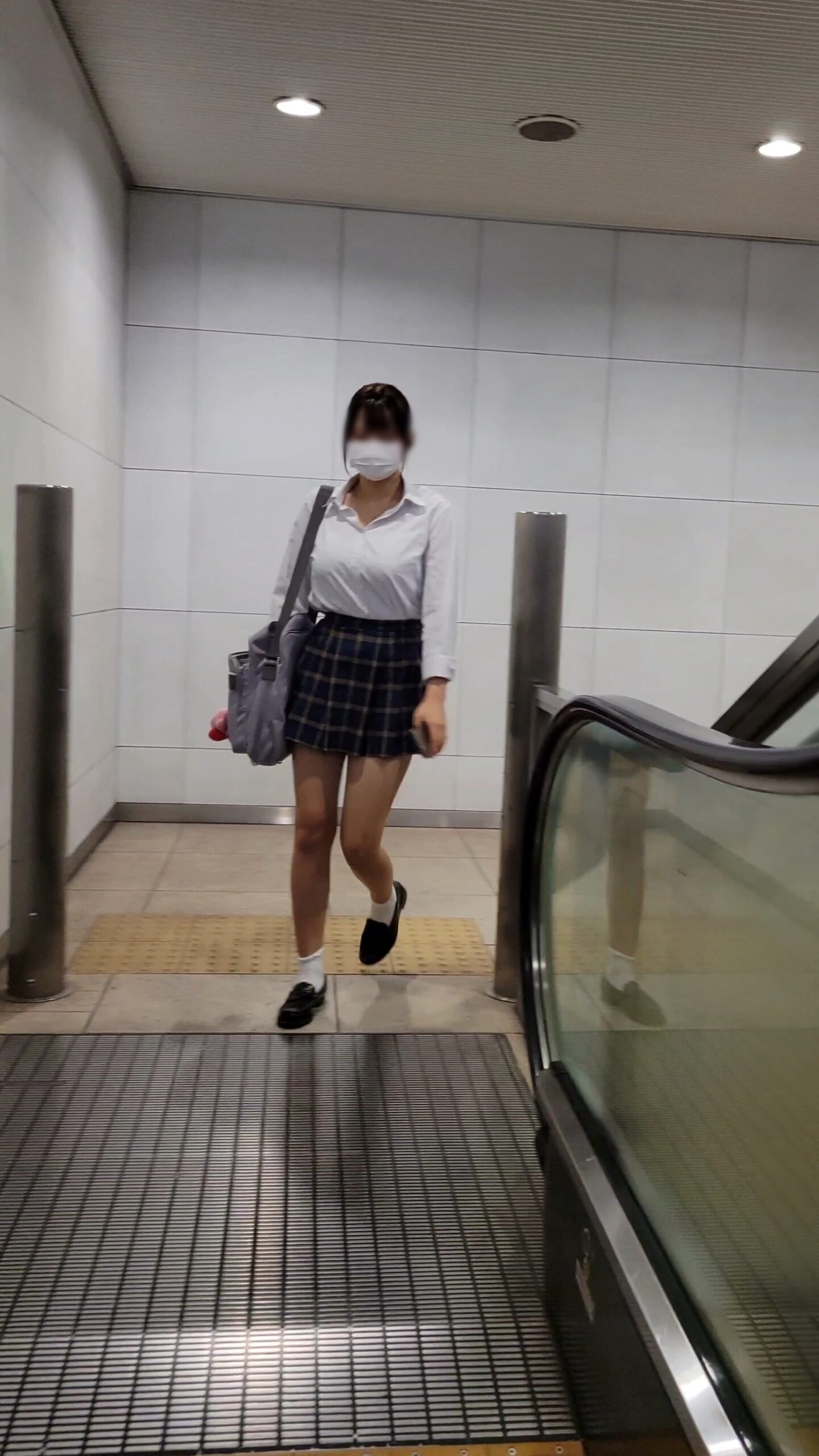 補導されても仕方のない巨乳JKおっぱい : アイドル・女子アナ★吟じます