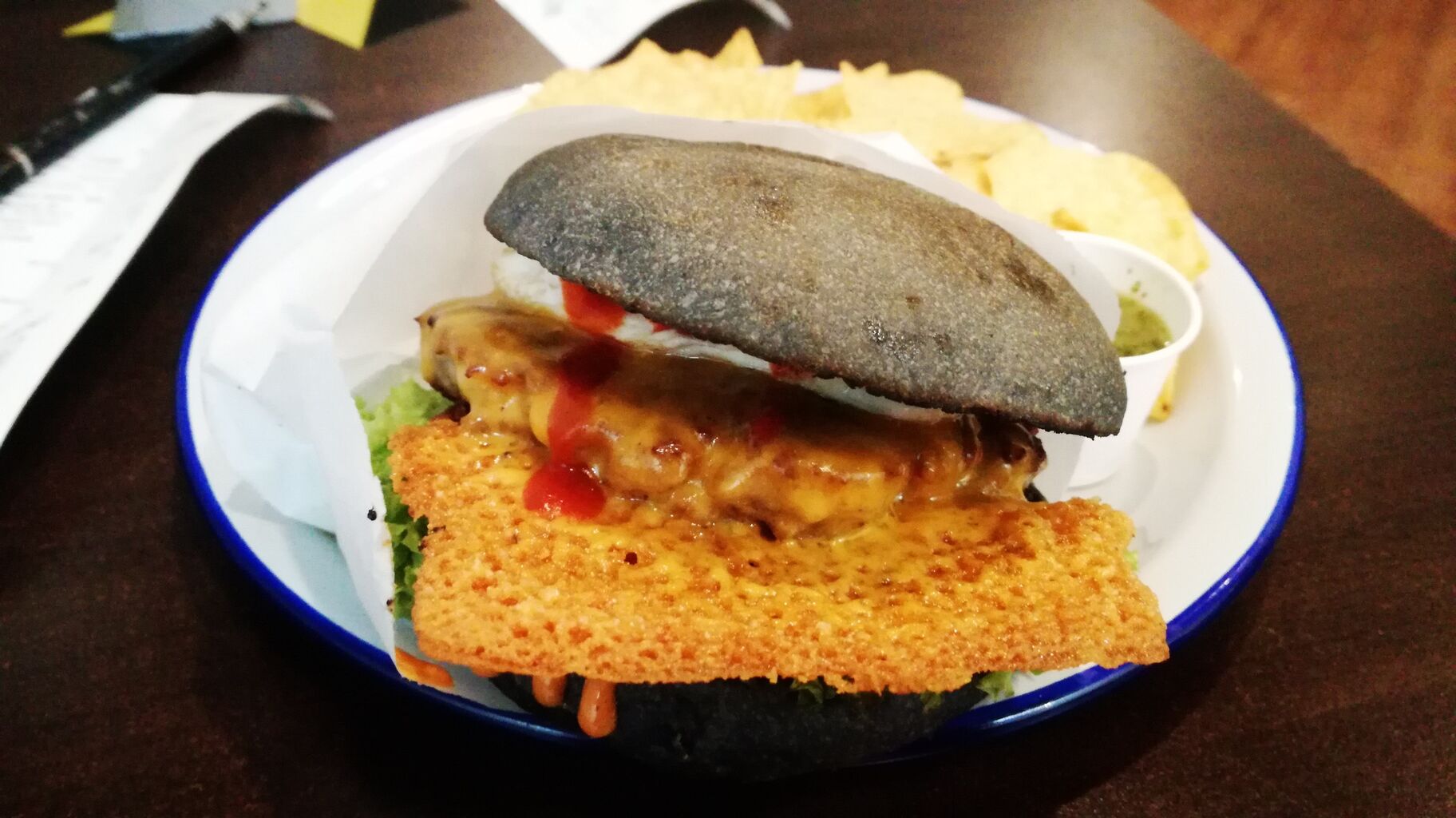 久しぶりのブラックバーガー＠myBurgerLab Sunway : クアラルンプールのゴリ飯