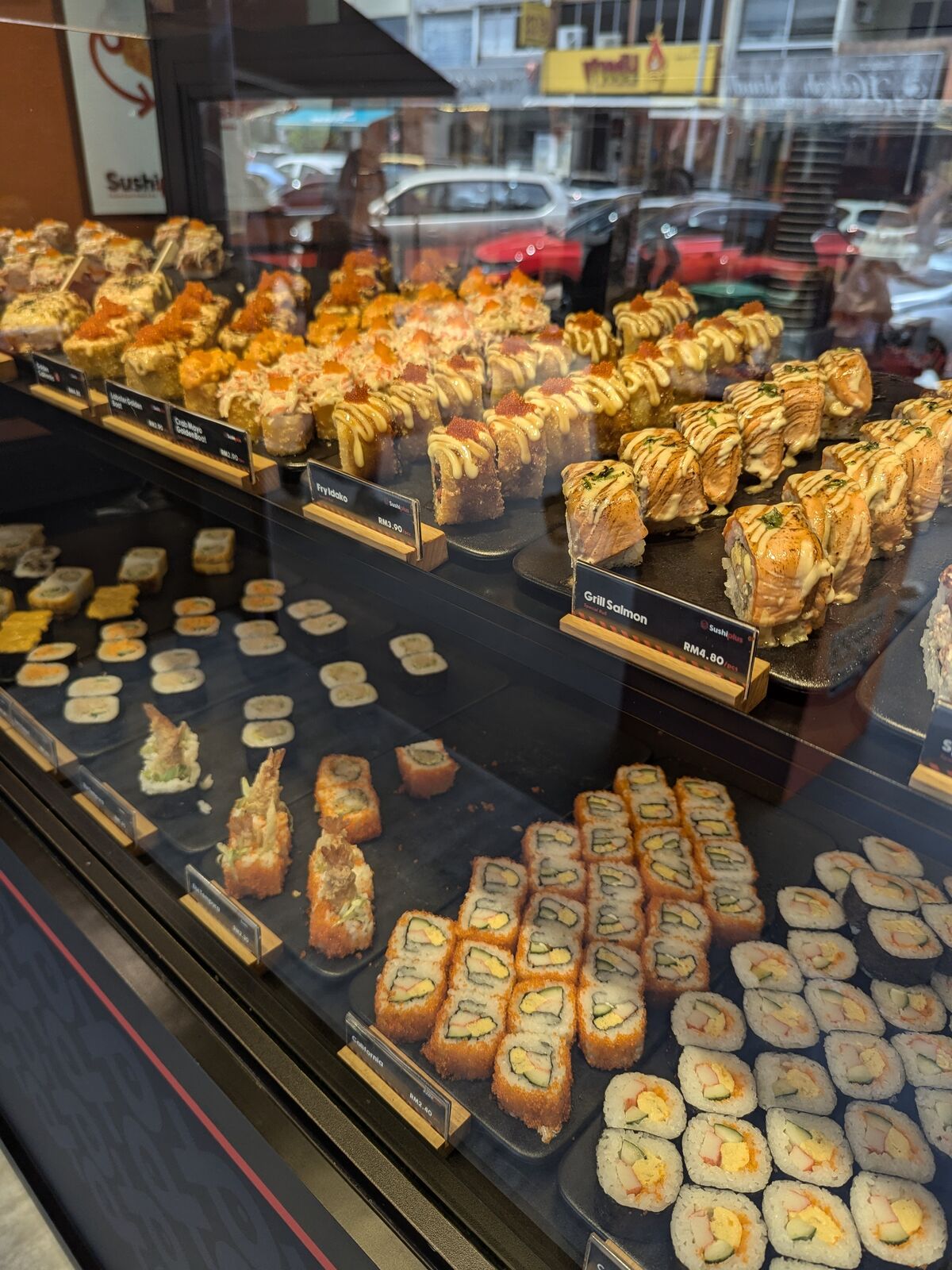 ローカルのお寿司屋さん＠SUSHI PLUS (SS15) : クアラルンプールのゴリ飯