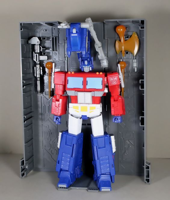 ナレーター「カーロボット隊は、移動基地、バトルコンボイを完成させた。」（SS-142 オプティマスプライム） : DXセイバーベース