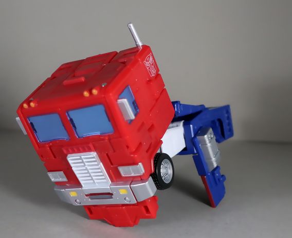 ナレーター「カーロボット隊は、移動基地、バトルコンボイを完成させた。」（SS-142 オプティマスプライム） : DXセイバーベース