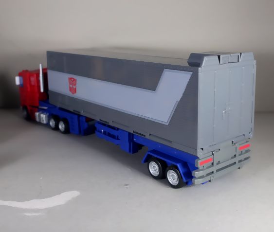 ナレーター「カーロボット隊は、移動基地、バトルコンボイを完成させた。」（SS-142 オプティマスプライム） : DXセイバーベース