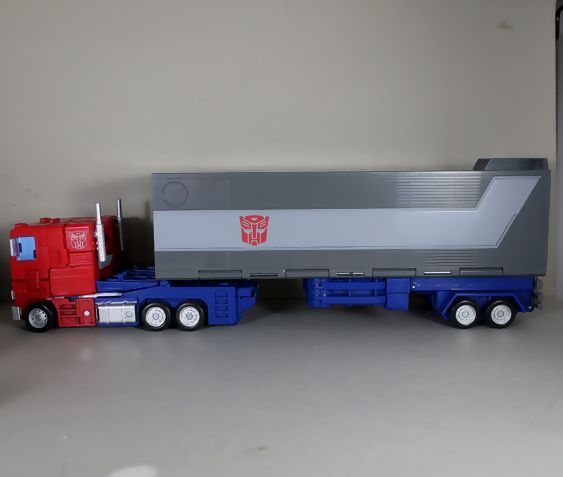 ナレーター「カーロボット隊は、移動基地、バトルコンボイを完成させた。」（SS-142 オプティマスプライム） : DXセイバーベース