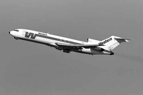 727の日？ : ひこうき雲