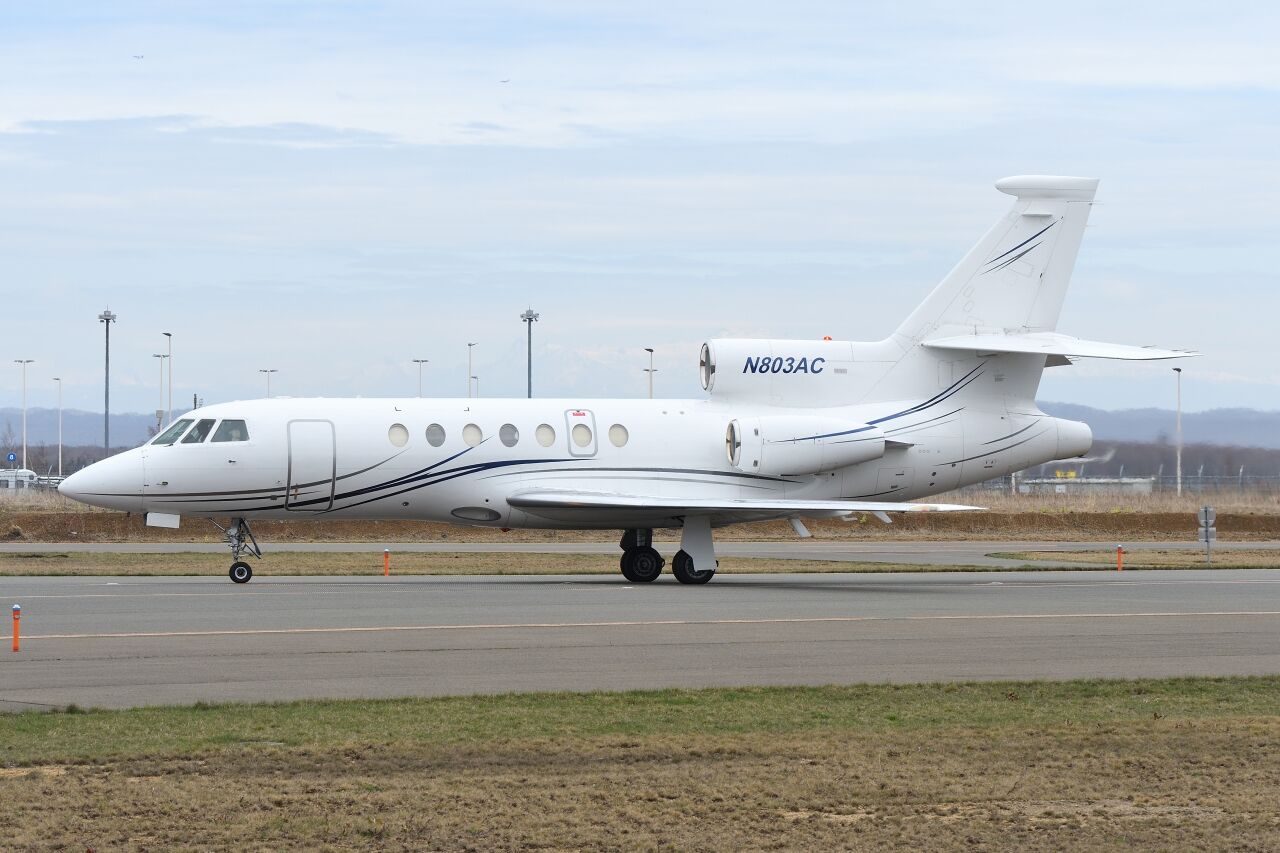 北海道最終日の新千歳(N803AC) : ひこうき雲