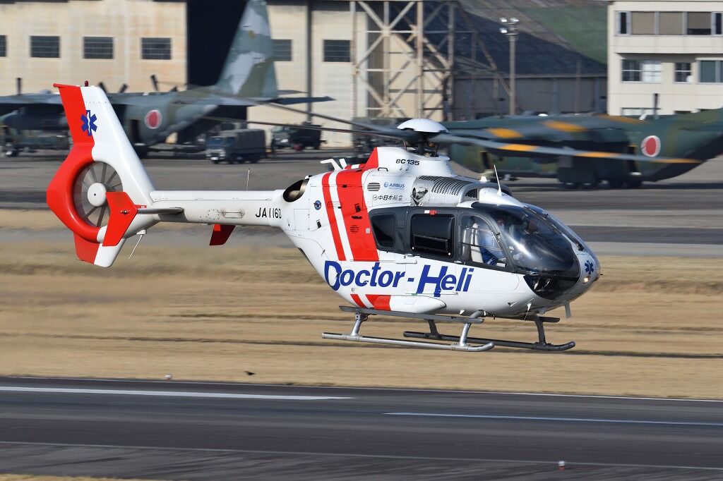 名古屋で撮ったヘリコプター : ひこうき雲