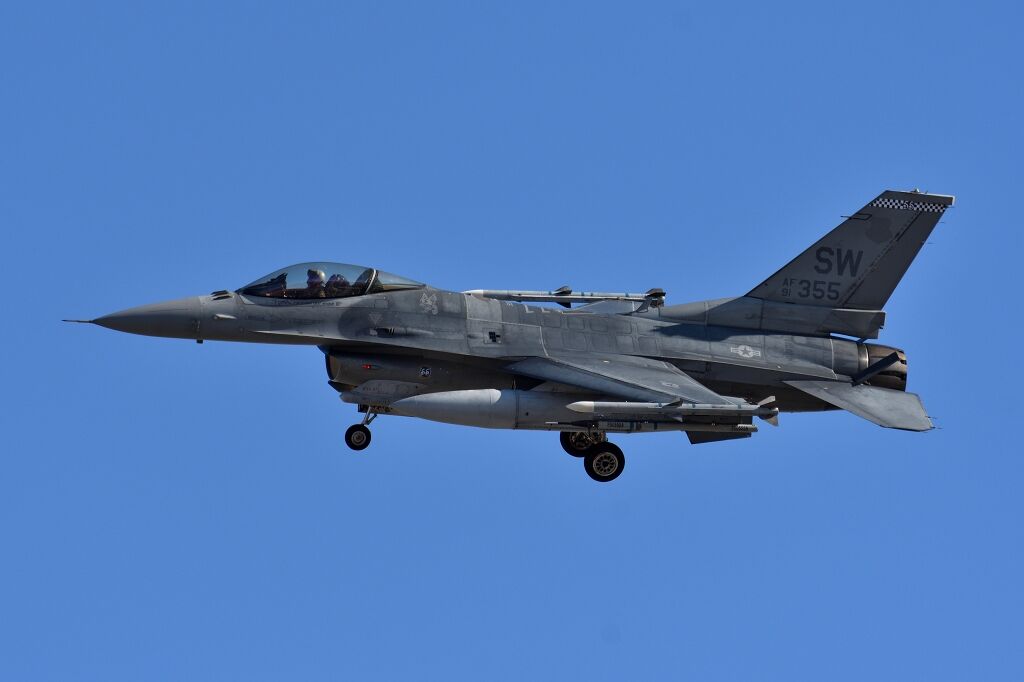 「SW」のF-16 : ひこうき雲