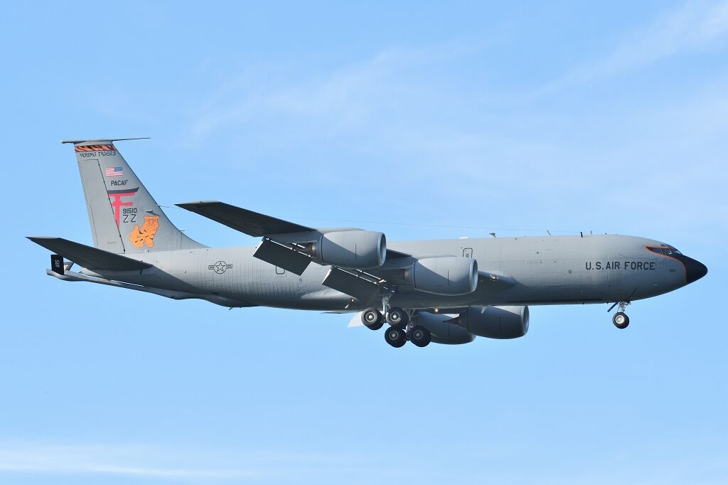 KC-135のスペシャル塗装機 : ひこうき雲