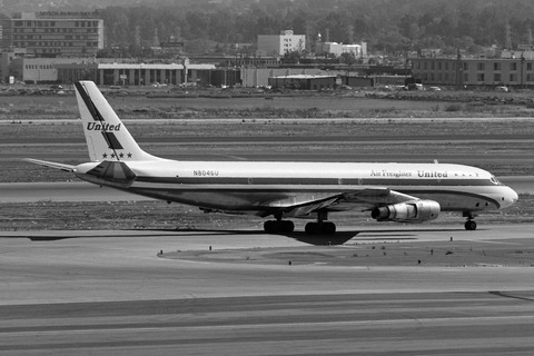 UnitedのDC-8 : ひこうき雲