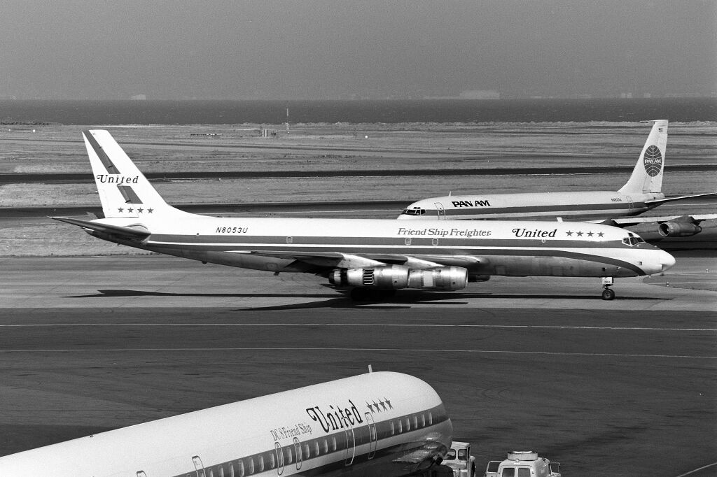 UnitedのDC-8 : ひこうき雲