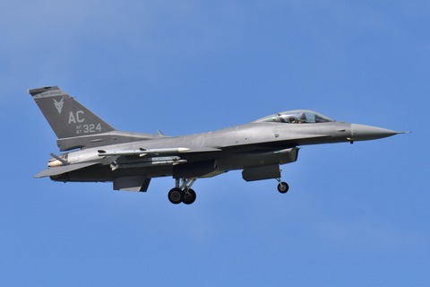 New Jersey ANGのF-16C : ひこうき雲