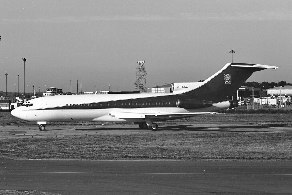 VIP仕様の727 : ひこうき雲