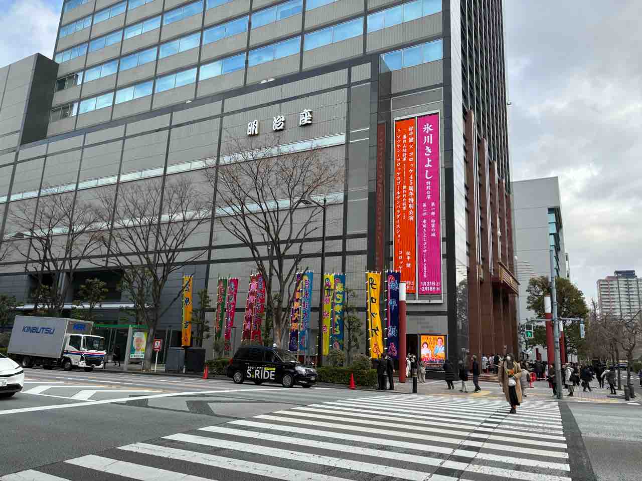 LIFE IS GOOD BLOG : 2017 Galerie Star Wars Candy Dispenser with Sound ...