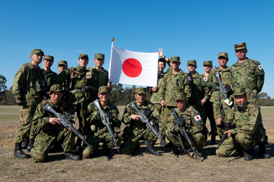 JGSDF soldiers pose for a picture [2048x1360] : r/MilitaryPorn