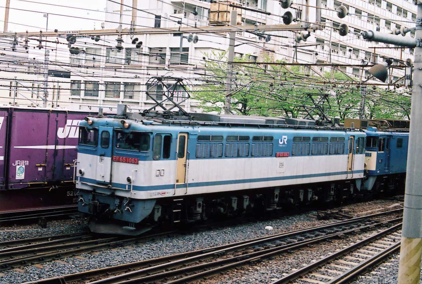 EF65 1000番台(PF形) 常用減圧促進改造車(赤ﾅﾝﾊﾞｰﾌﾟﾚｰﾄ機) - 風来狐の鉄道雑記