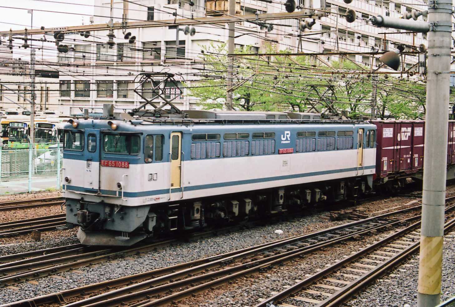 EF65 1000番台(PF形) 常用減圧促進改造車(赤ﾅﾝﾊﾞｰﾌﾟﾚｰﾄ機) - 風来狐の鉄道雑記
