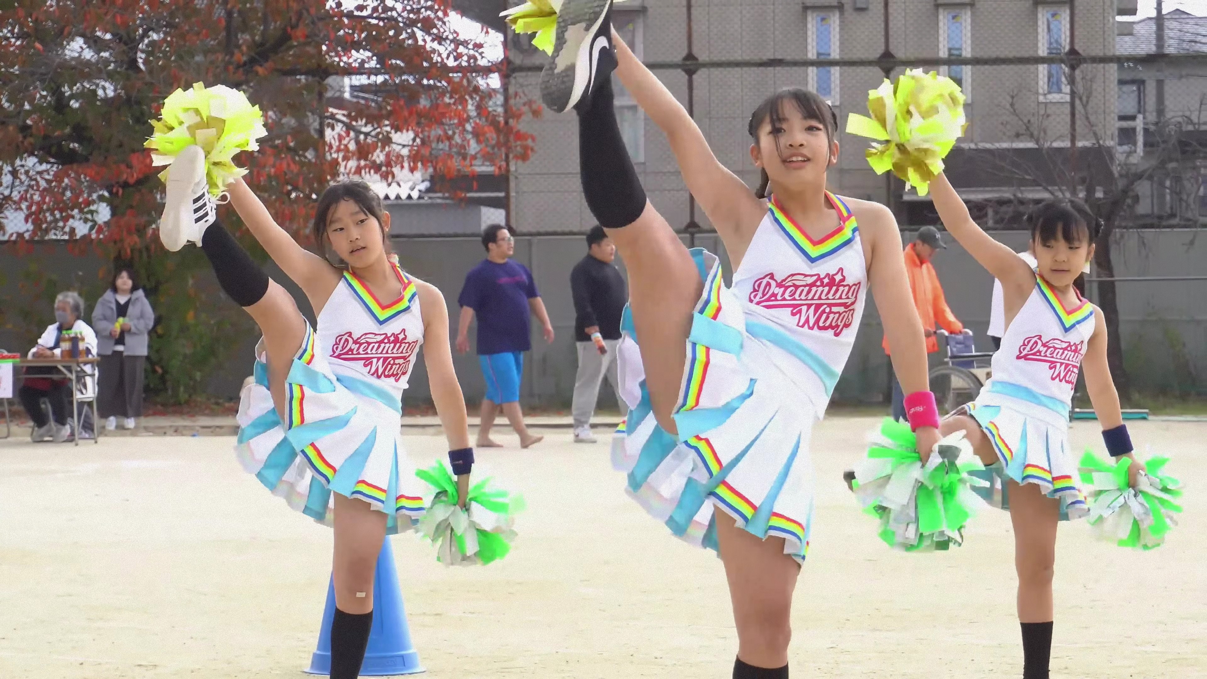 JSJC混合チアガール処女っ子のミニスカートがまくれて白パンチラで : ちょっとエッチなブログ