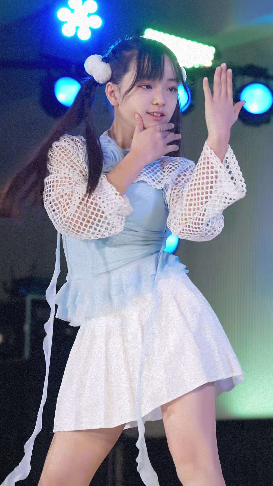 JSアイドルミニスカート純白しゃがみパンチラ！ アイゲキ月咲らんちゃんが小 生なのにセクシーすぎる : ちょっとエッチなブログ