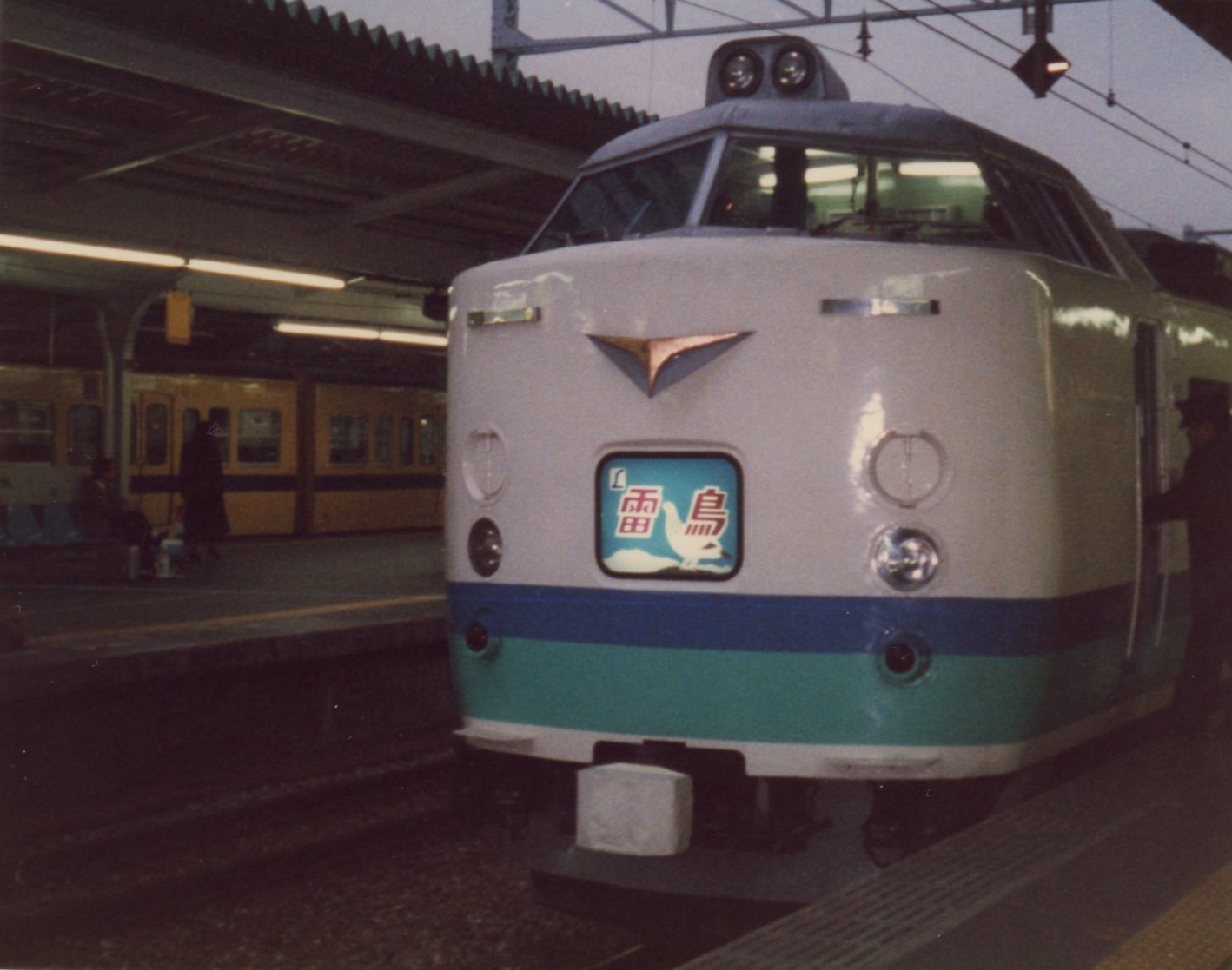 阪和線の沿線から : 【JR東日本】E653系「上沼垂（かみぬったり）色」登場（2024.4.21）かつての485系カラーが復活