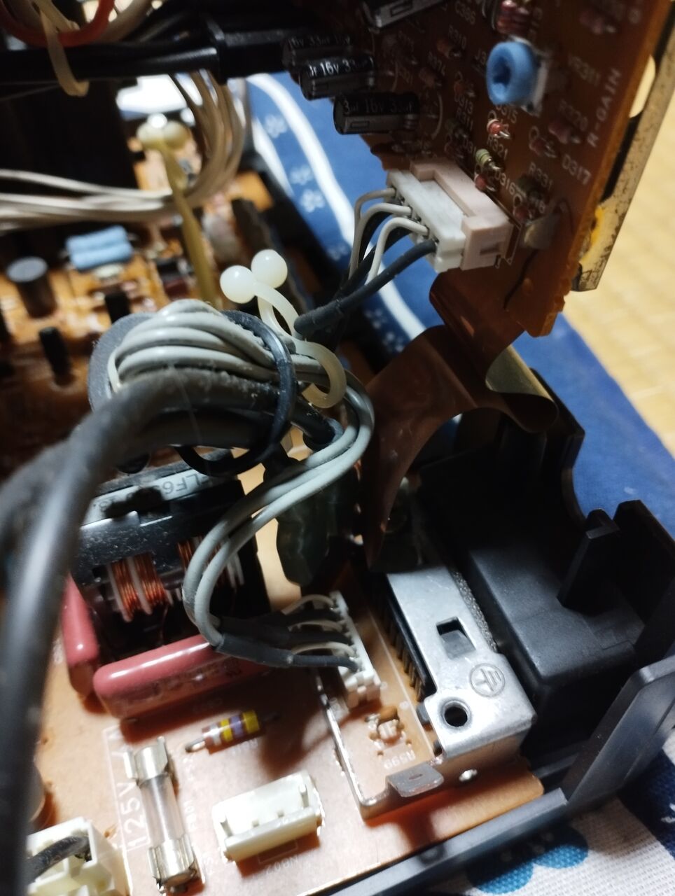 FMT-DP533 TOWNS用ディスプレイを分解しただけ : まごころせいじつ堂