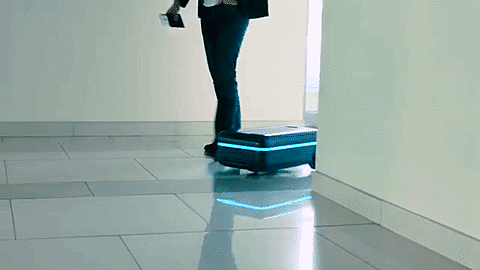 【未来ずら～】スーツケースを持ち運ぶのはもう古い！21世紀はスーツケースが歩いてついてくる時代 凄すぎる発明がキタ！ : はちま起稿