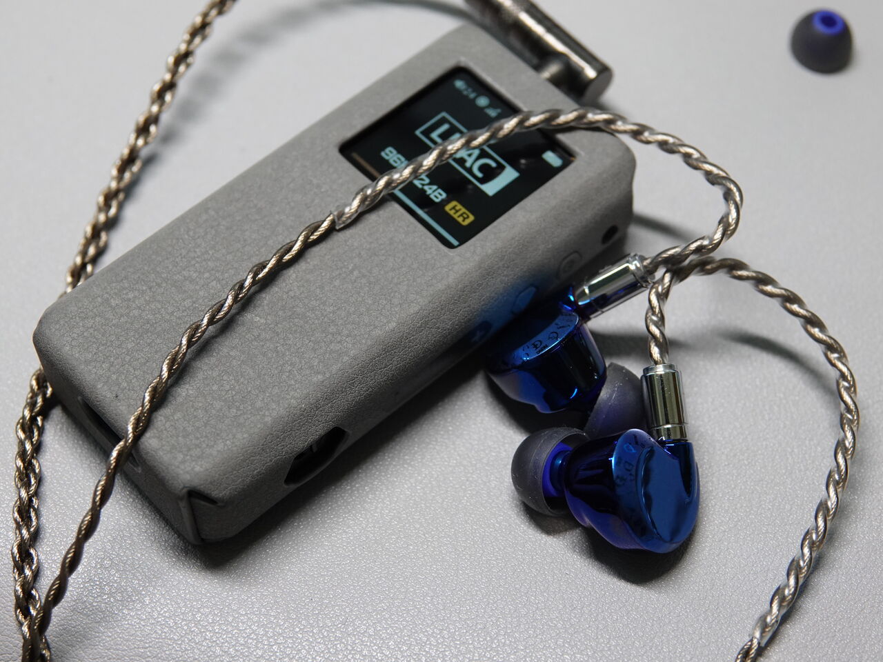 Dunu Falcon ultraのレビュー 高音域の明瞭でピーキーさの無い音 Dunu Falcon ultraのレビュー 高音域の明瞭でピーキーさの無い音