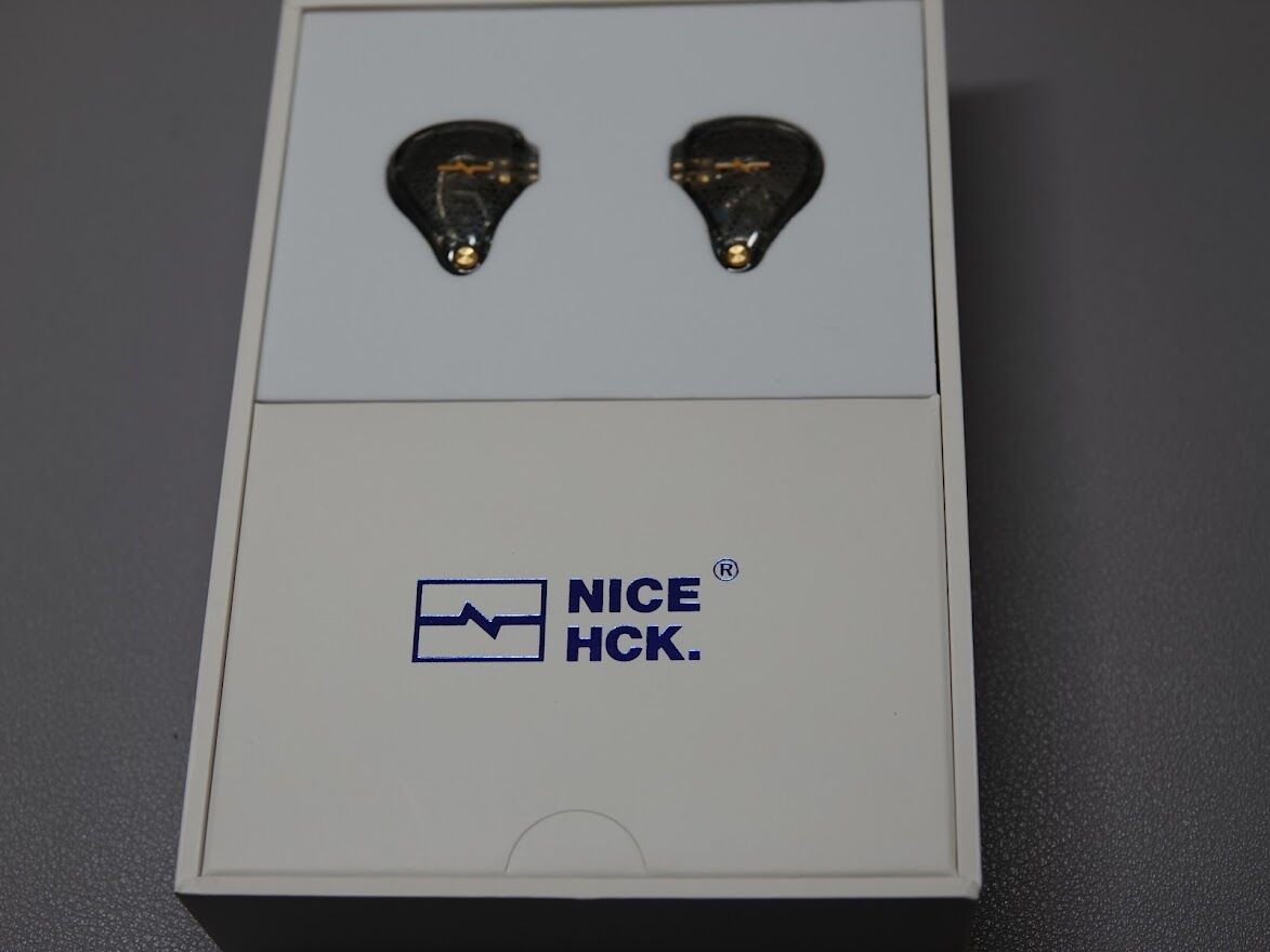 メタラーのヘッドホンブログ : Nicehck DB1のレビュー 非常にスッキリとしたクセの少ない音で総合点の高い万能機〈PR〉