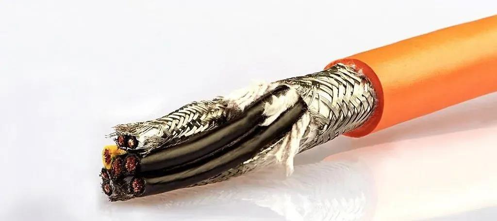 The heat wave roasted Mecca, and the cables melted : CABLE HOME