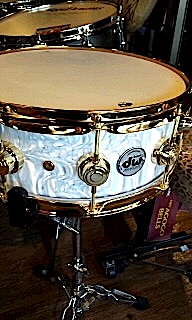 そのヒゲ、リズム奏でる : DW Super Solid Snare Drums
