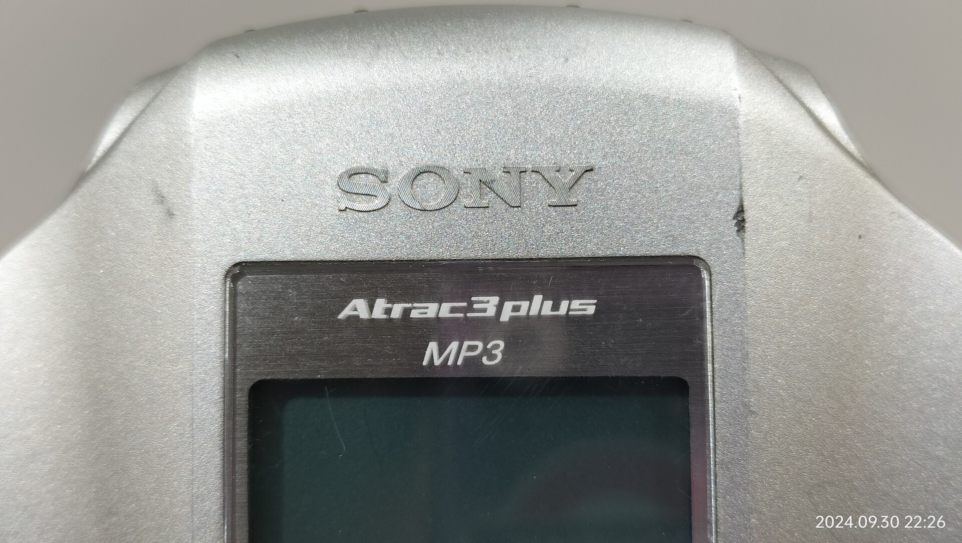 2003/平成15/SONY/CD WALKMAN/D-NE900/MP3/Atrac3plus/SonicStage Simple Burner/漢字対応4行フルドット表示/シルバー/UFO ...