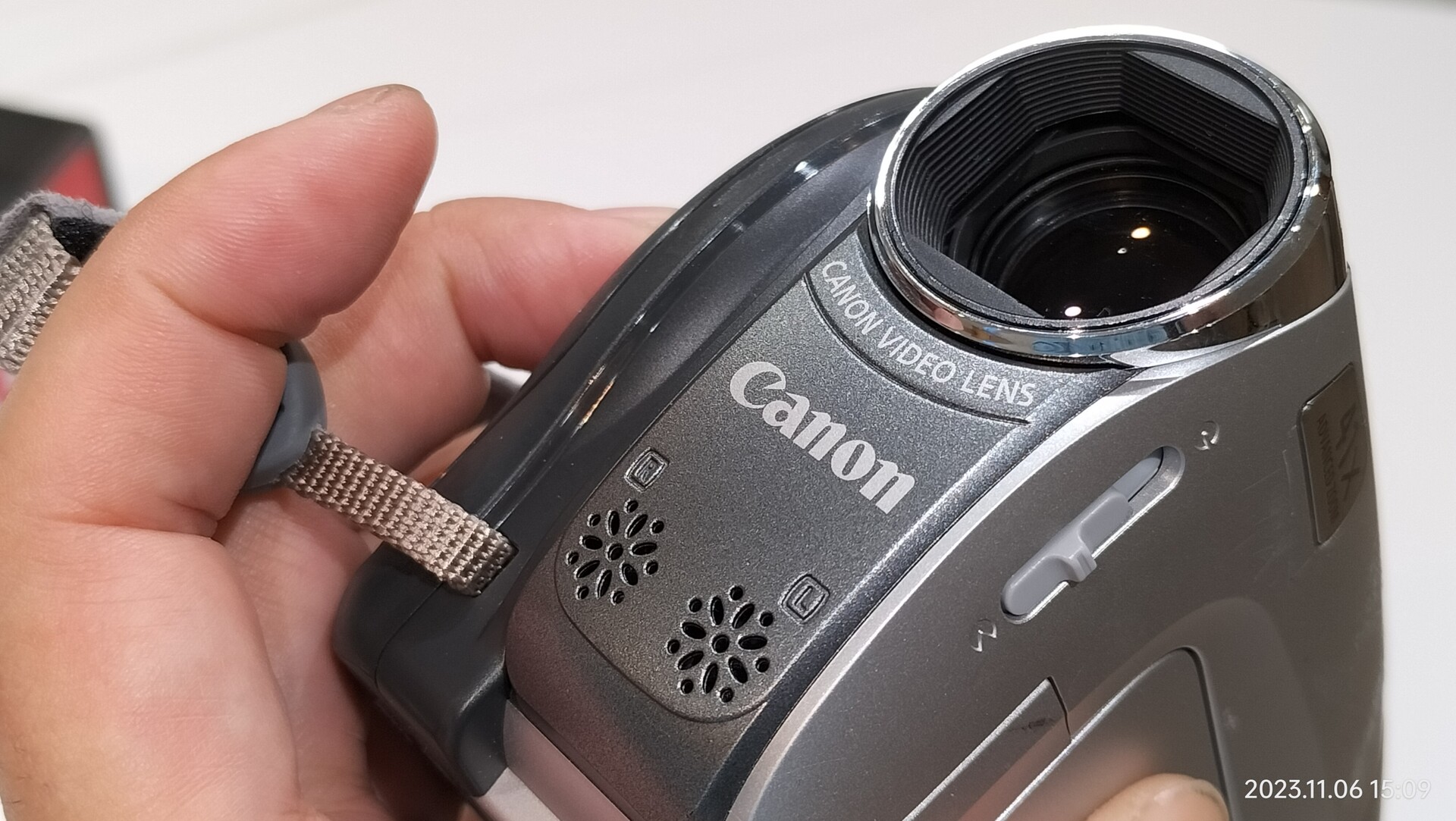2008/平成20/Canon/iVIS DC300/8cm DVD/SDカード/ビデオカメラ/ : Extinct Media Museum ...