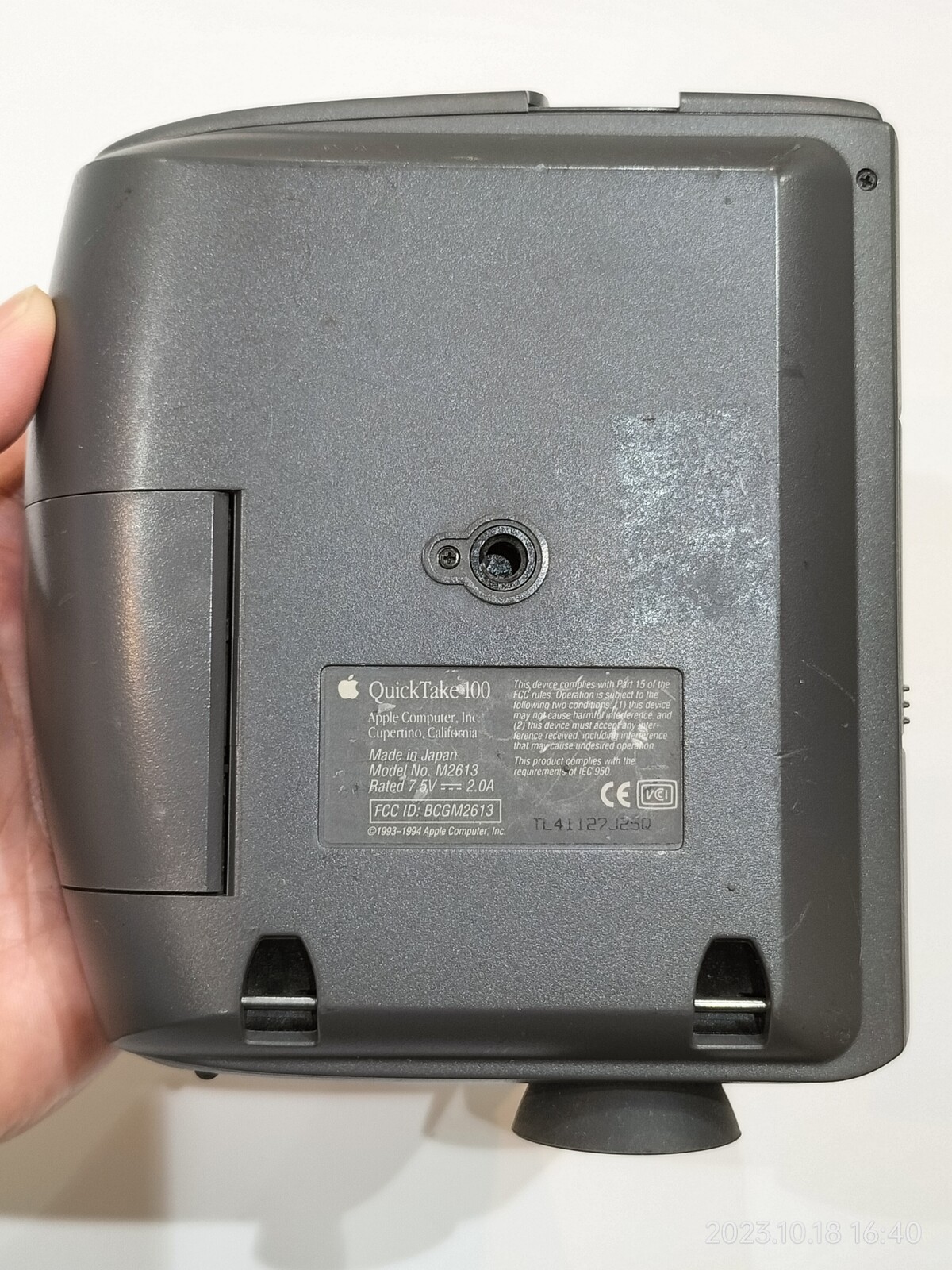 1994/平成6/Apple/QuickTake 100/アップル初のデジタルカメラ/生産はチノン/単焦点/35万画素/VGA/内蔵メモリー ...
