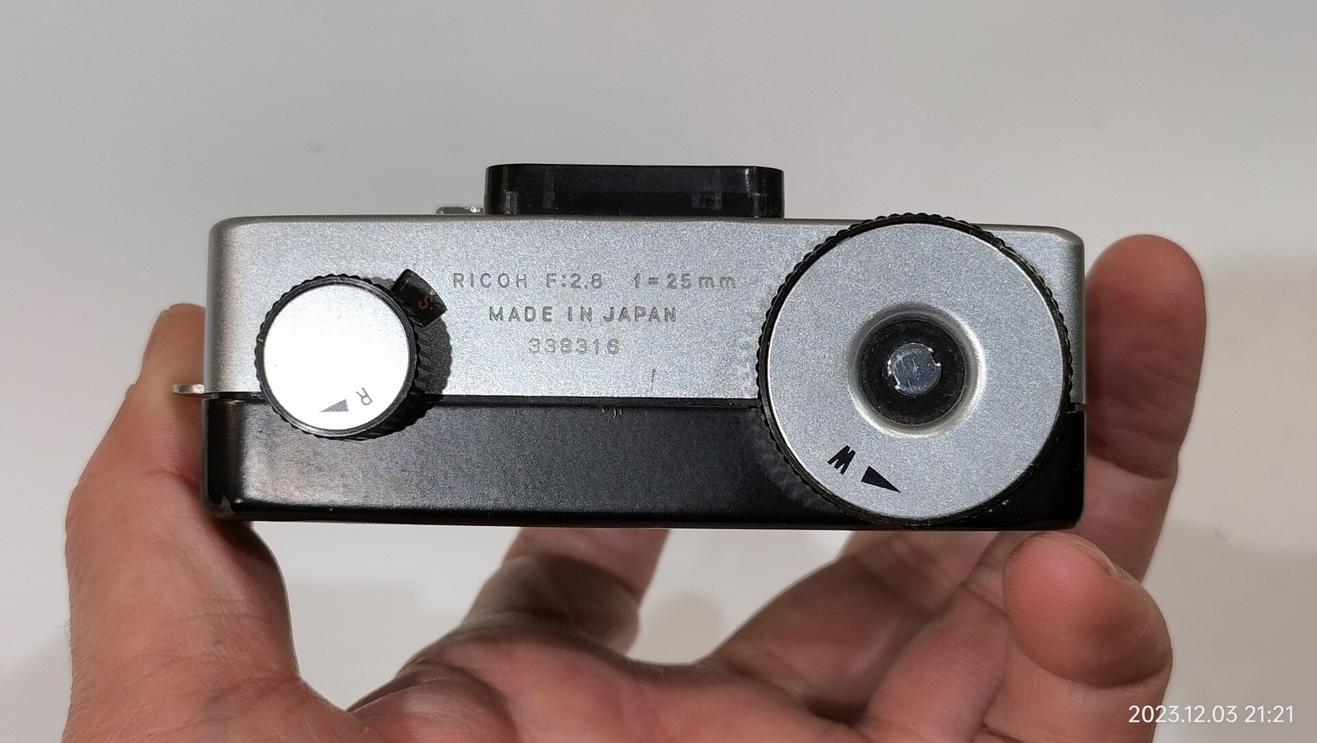 1962/昭和37/RICOH/RICOH AUTO HALF/リコーオートハーフ初代/フィルム自動巻き上げ/スプリングモーター/F2.8 ...