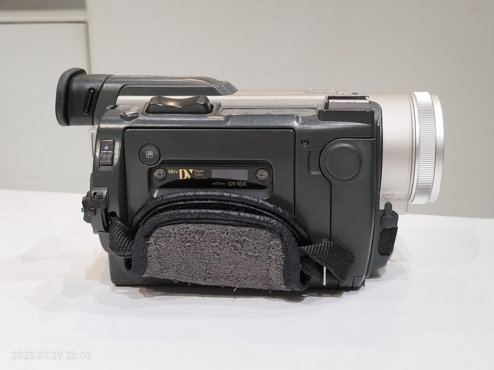 1998/平成10/SONY/DCR-TRV900/Handycam/小型ボディに3CCDを搭載した傑作機/3CCD/38万画素/DV ...