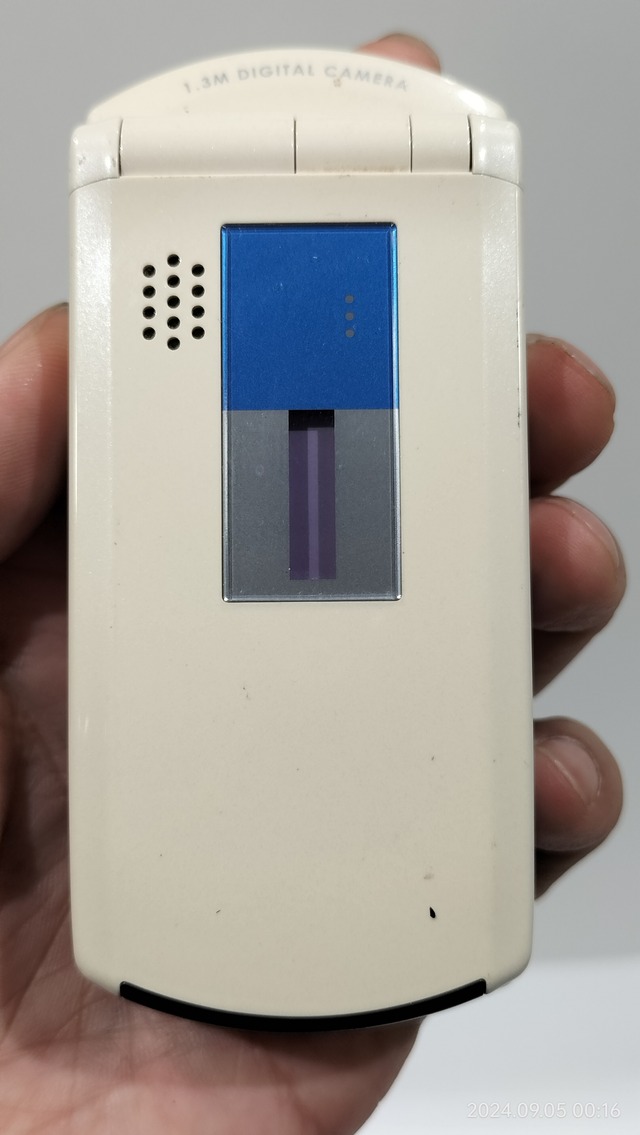 2005/平成17/SHARP/SH700iS/NTT DoCoMo/126万画素/クールホワイト/ : Extinct Media ...