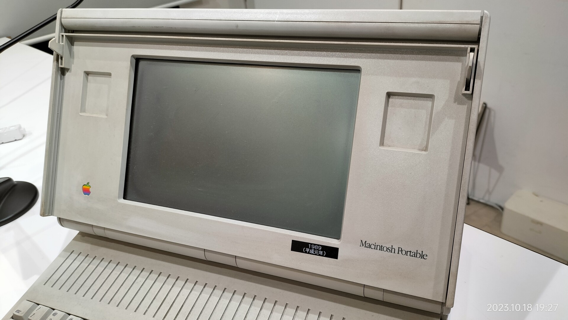 1989/平成1/Apple/Macintosh Portable/Apple初のポータブル機/68HC000/フロッピーディスクドライブ ...