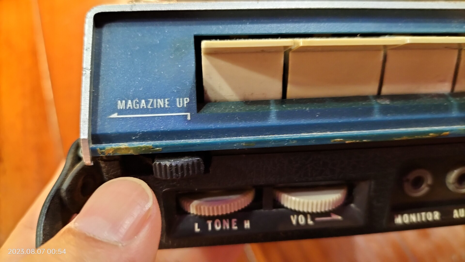 1966/昭和41/SONY/TC-100/TAPECORDER/マガジンマチック100/単2乾電池4本/ソニーカセットテープレコーダー1号機 ...