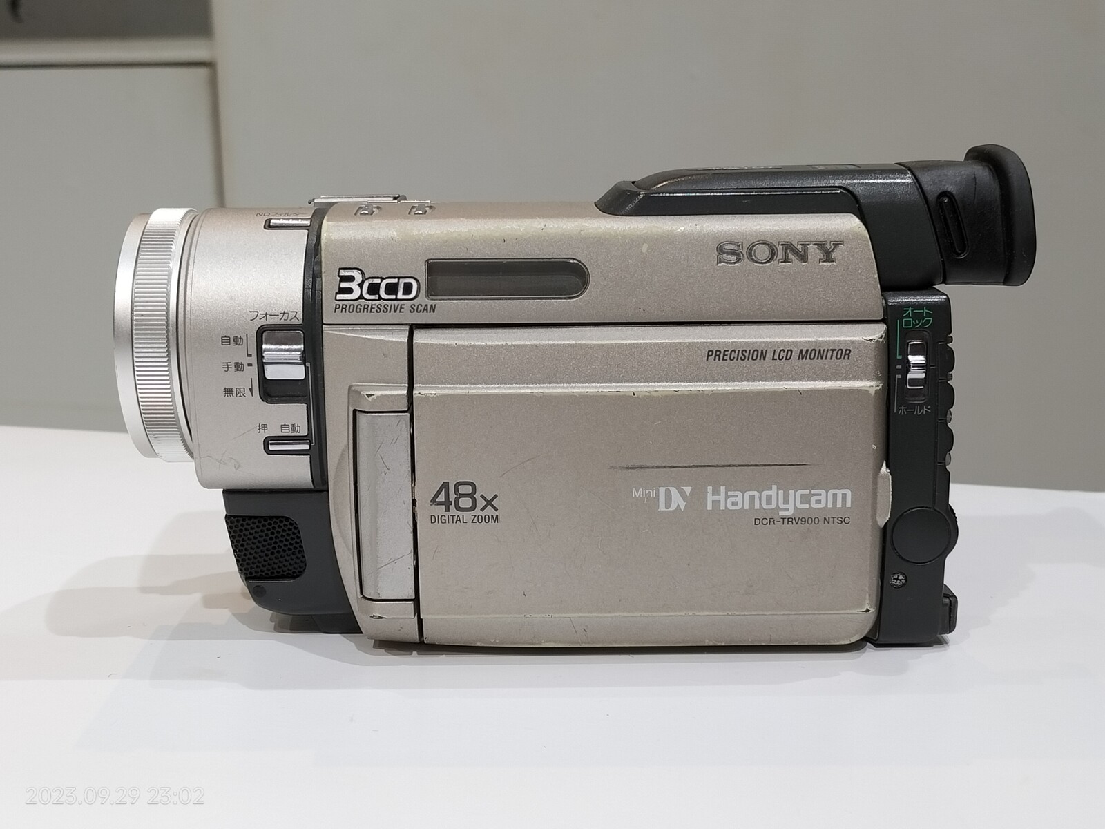 1998/平成10/SONY/DCR-TRV900/Handycam/小型ボディに3CCDを搭載した傑作機/3CCD/38万画素/DV ...