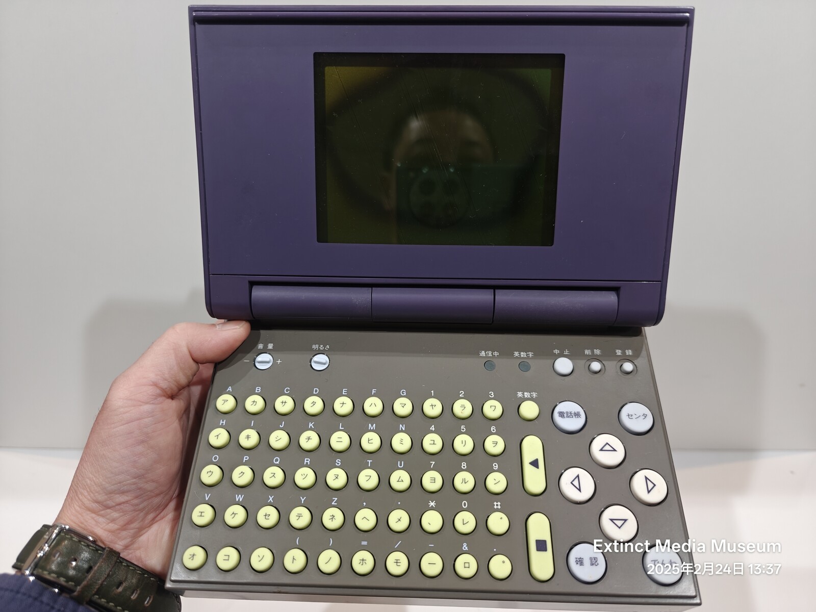 1990/平成2/NTT/ANGEL NOTE/エンジェルノート/番号案内情報検索装置/エットーレ・ソットサスデザイン/ : Extinct Media Museum Tokyo