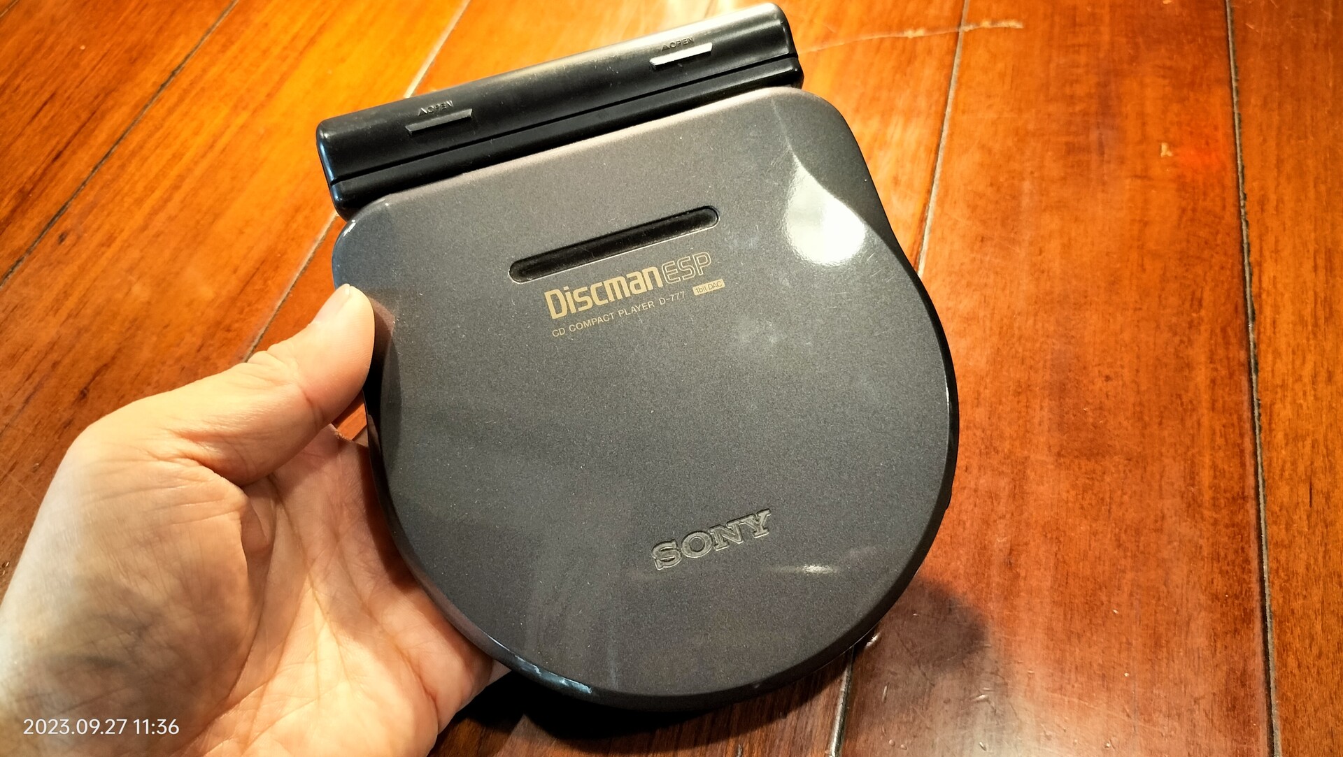 1995/平成7/SONY/D-777/Discman ESP/1vit DAC/AVLS/DBB/ガム型充電池を初採用したDiscman ...