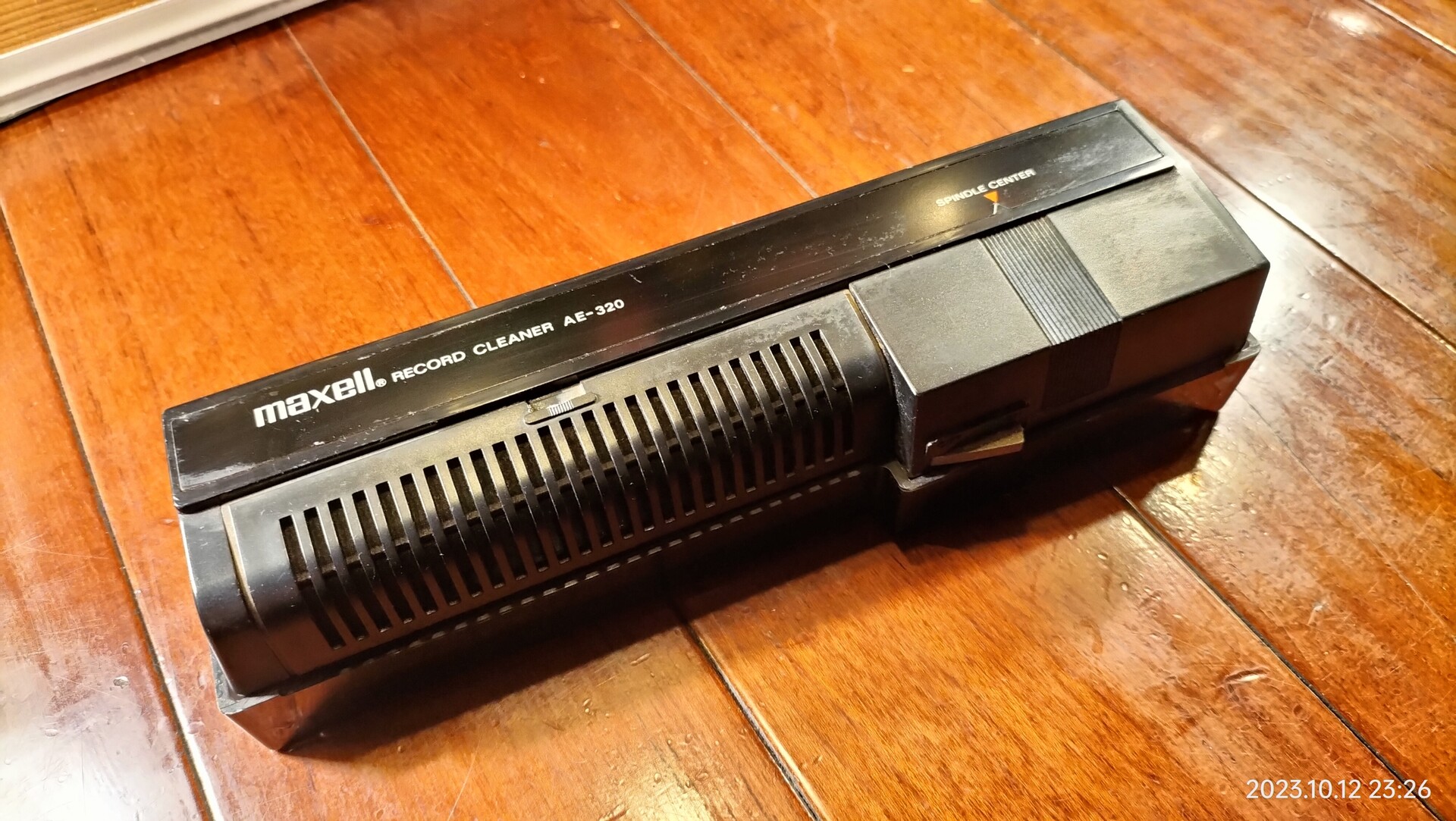 1981/昭和56/maxell/AE-320/RECORD CLEANER/自走式レコードクリーナー/吸引式/単三電池2本/ドーナッツ盤対応 ...